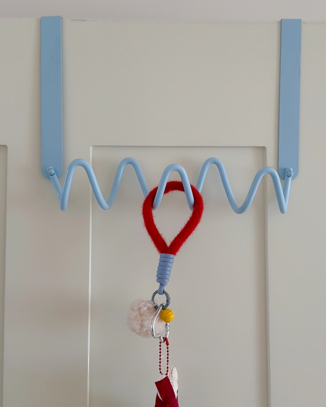 coil clothing hanger – blnch*